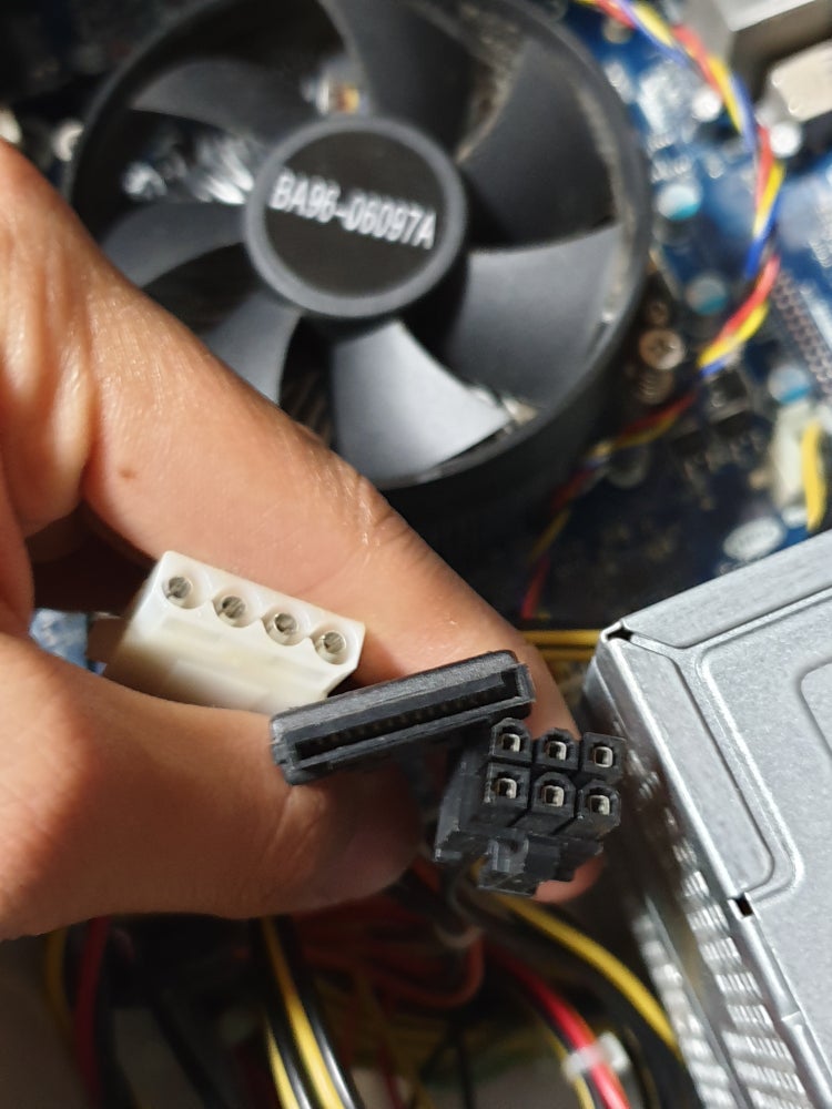 please power down and connect the PCIe power cable(s) for this gra ...