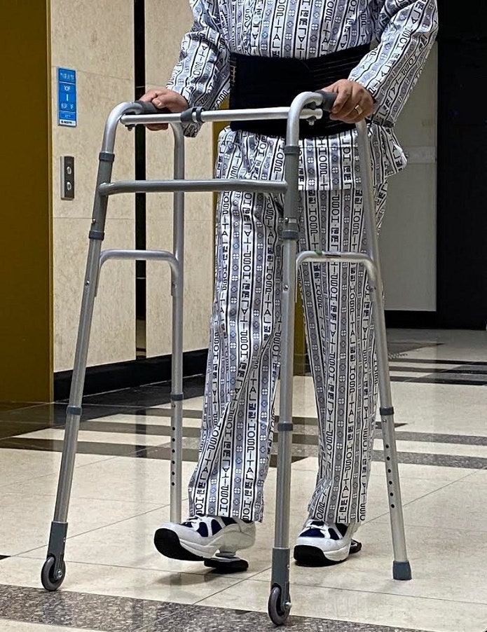 허리디스크 시술을 했는데요 - 얼마전에 허리가 찌릿거리고 제대로 눕지도 앉지도 걷지도못해서...