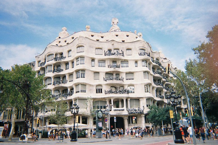 건축가 안토니오 가우디 대표적인 건축물 3개 : 지식iN