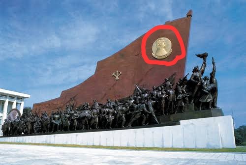 저 만수대대기념비에 표시되있는 빨간 원 안의 이거 언제 있다가 언제 갑자기 사라진거죠 지식in