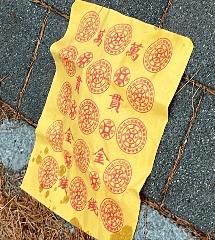 바닥에 이런게 떨어져 있는데 뭔가요 지식in