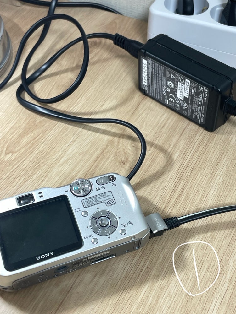 소니 사이버샷 dsc p200 충전 및 구성품 질문 : 지식iN